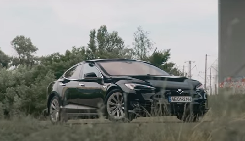 What Car Does Emma Chamberlain Drive? - CarProfy